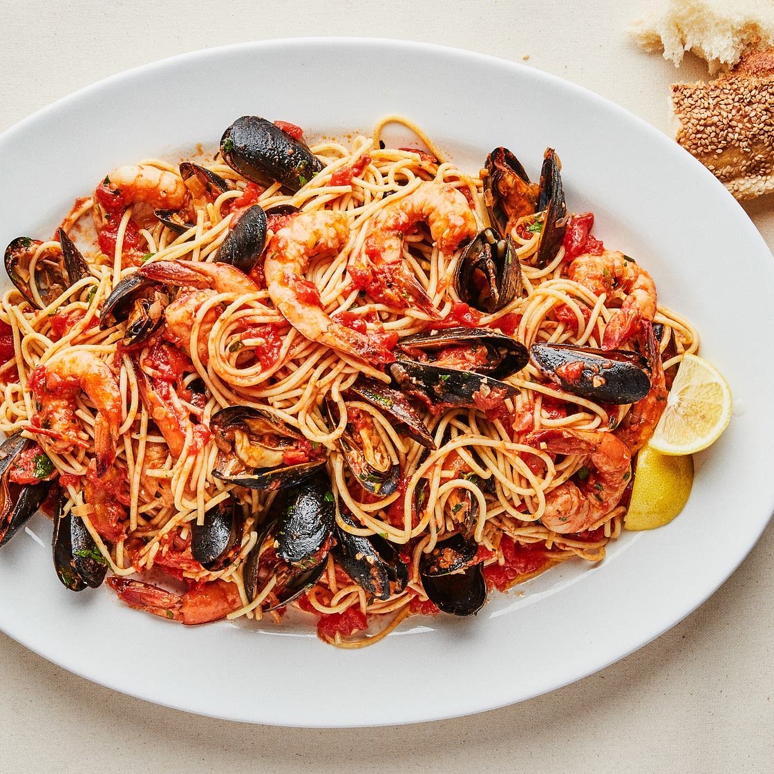 Seafood Spaghetti With Mussels and Shrimp Recipe | Samsung Food App