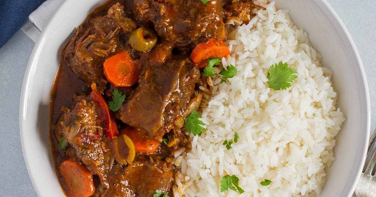 Spicy Oxtail Stew (Rabo Encendio) Recipe | Samsung Food App