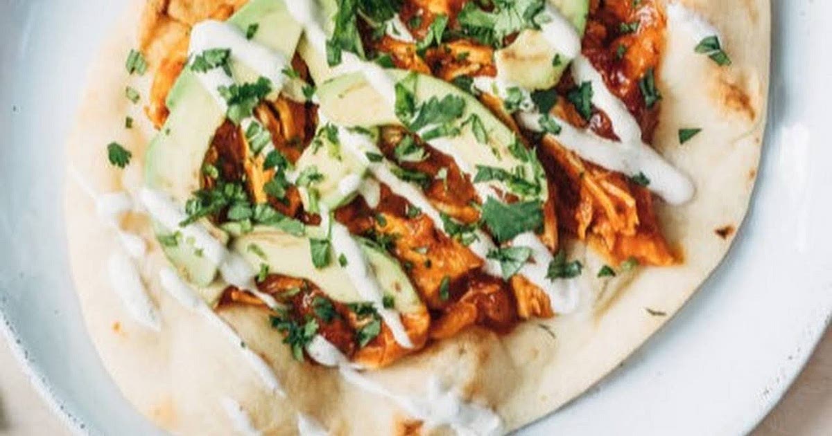Chipotle Chicken Flatbread with Chili-Lime Crema Recipe | Samsung Food App