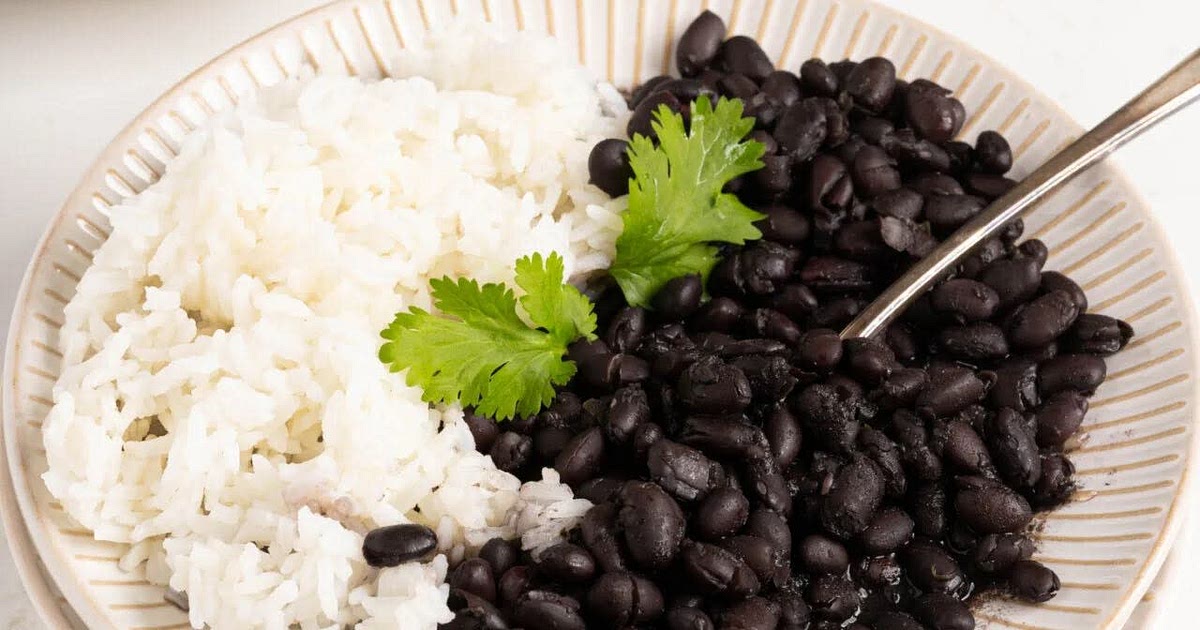 Habichuelas Negras (Stewed Black Beans) Recipe | Samsung Food App