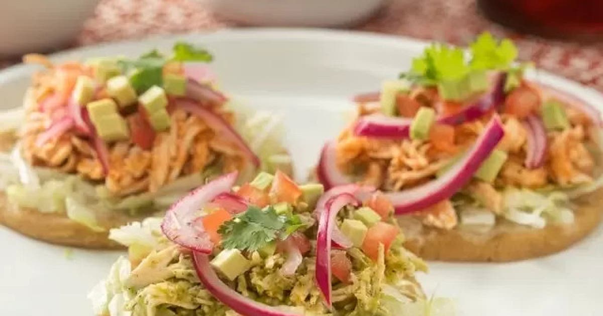 Salbutes de Pollo en Salsa Verde y Roja Recipe | Samsung Food App