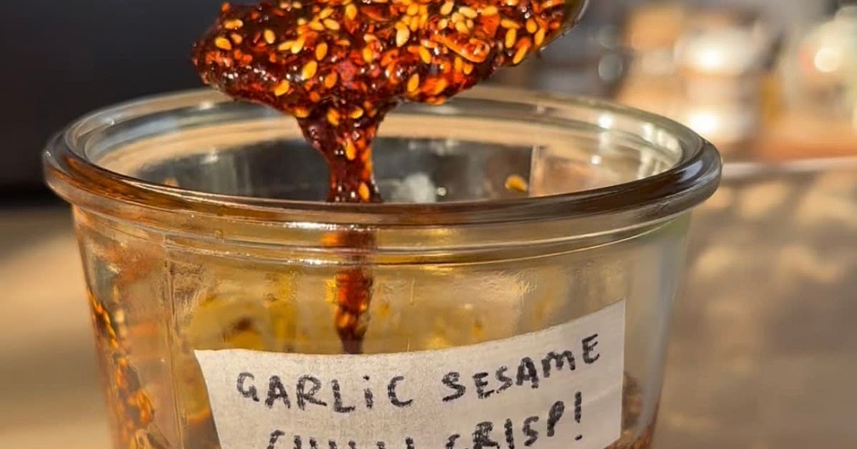 Crispy Garlic and Sesame Chilli Oil Recipe | Samsung Food App