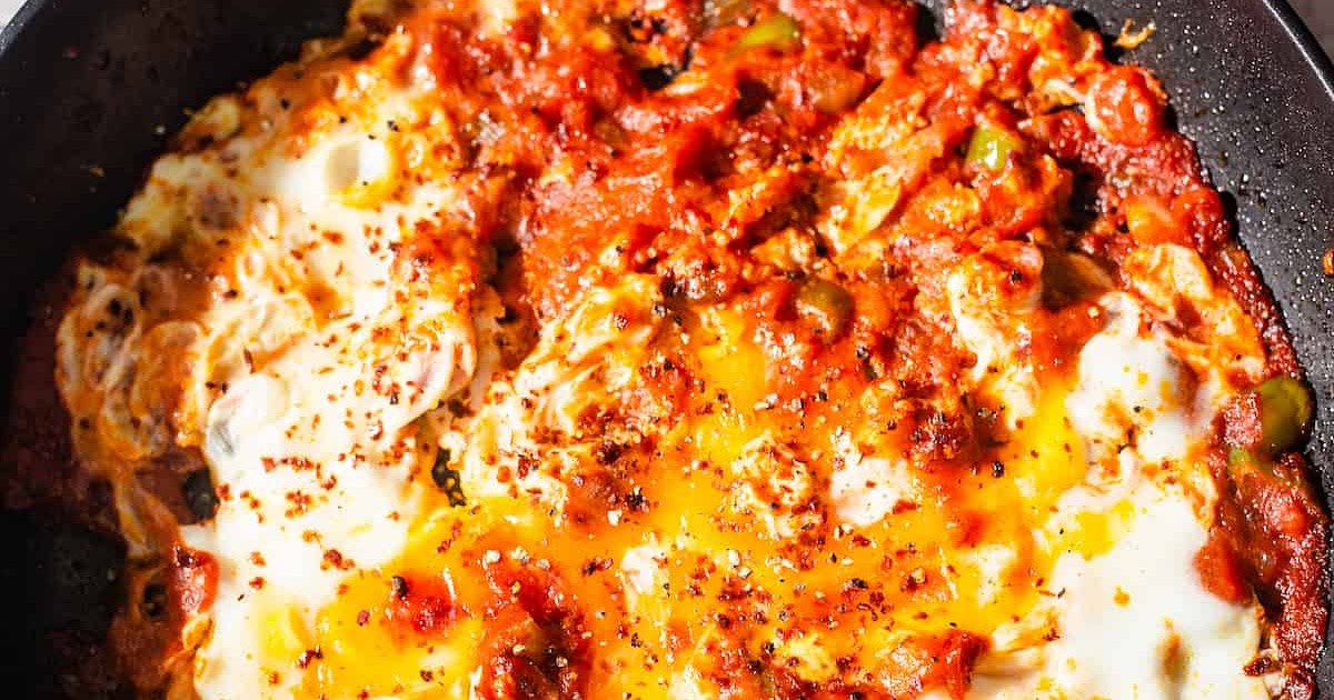 Menemen with Beyaz Peynir or Feta - Turkish Scrambled Eggs Recipe ...