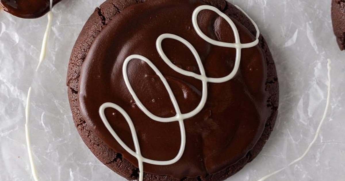 Crumbl chocolate mallow cupcake cookies Recipe | Samsung Food App