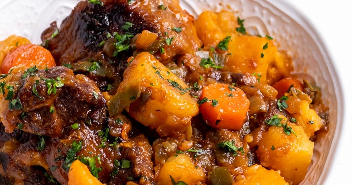 Tender & Juicy Rabo Encendido (Cuban Oxtail Stew) Recipe | Samsung Food App
