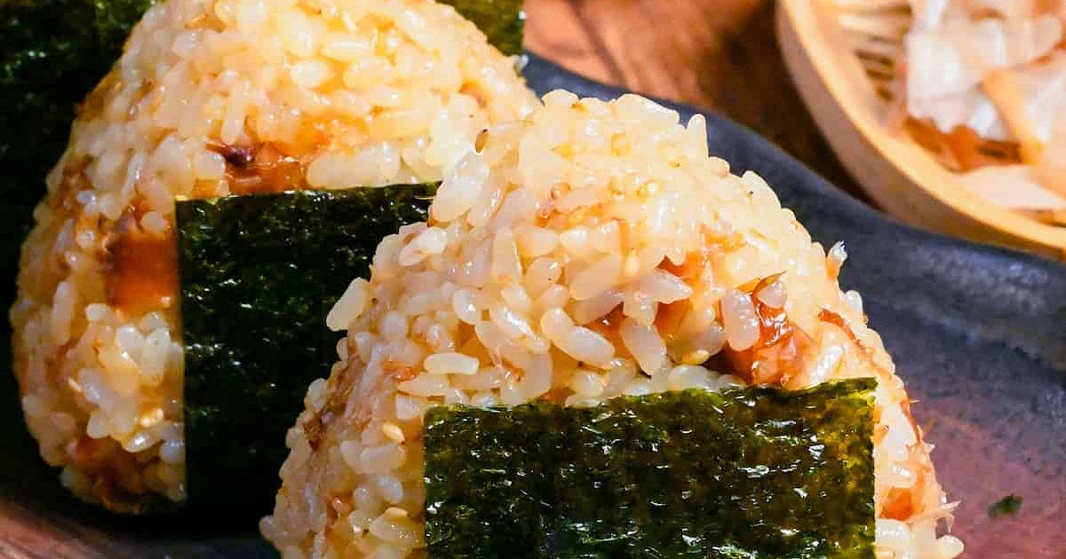 How to Make 15-Min Okaka Onigiri (Seasoned Bonito Flakes Rice Balls ...