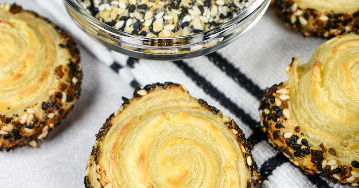 Everything Bagel Puff Pastry Pinwheels with Cream Cheese Recipe ...